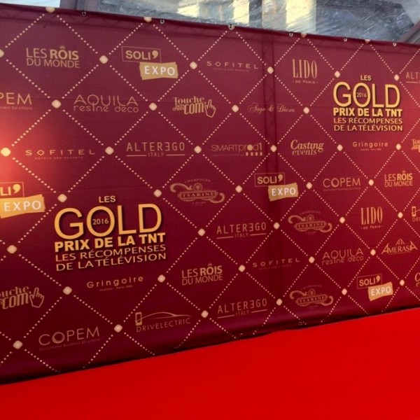 Photocall-stand-textile-tissu-gold-prix-tnt-soliexpo – SOLI'EXPO