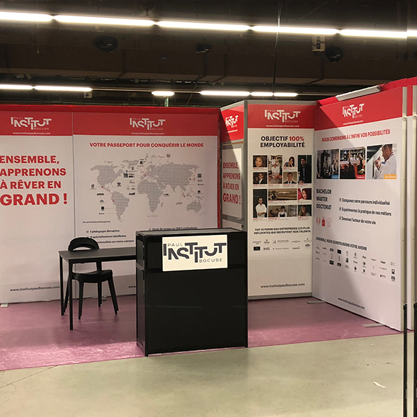 STAND CADRE TEXTILE 9M² AVEC RÉSERVE – SOLI'EXPO