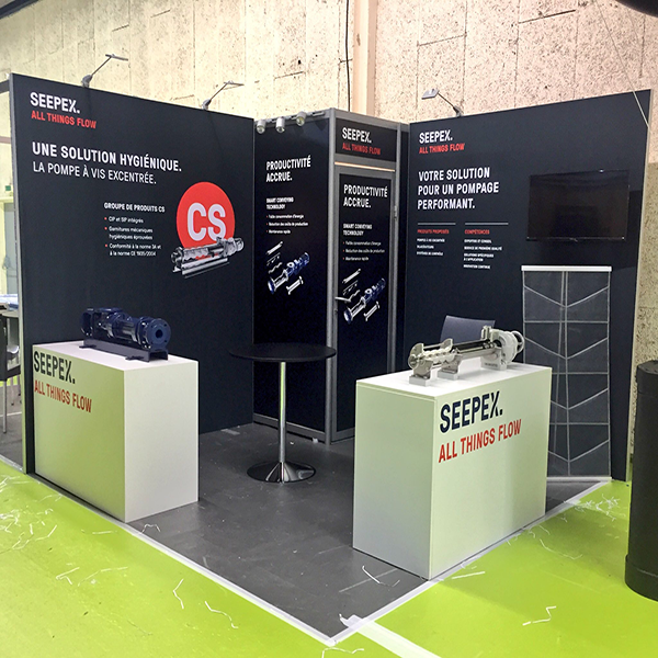 STAND CADRE TEXTILE 9M² AVEC RÉSERVE – SOLI'EXPO